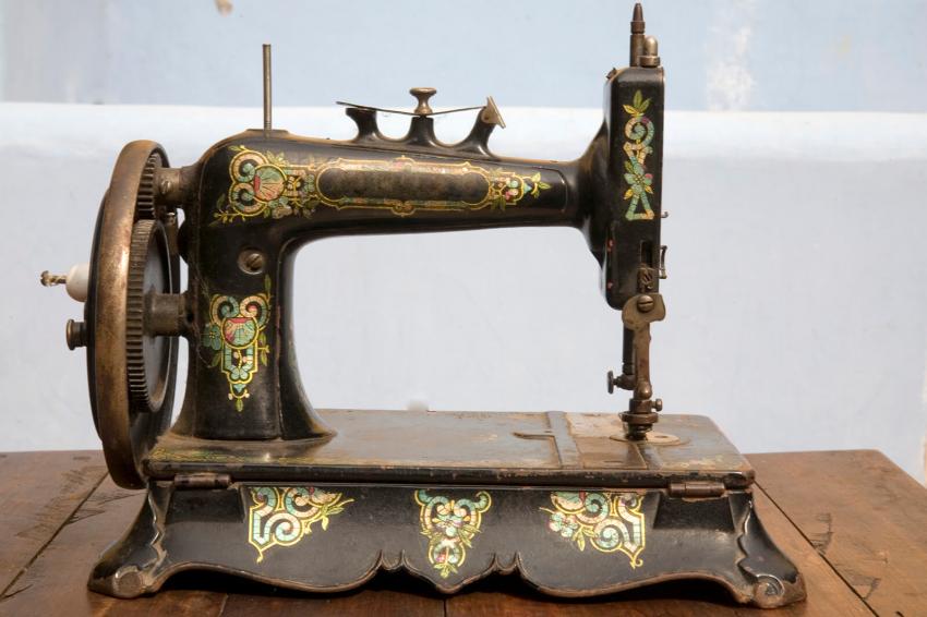 Antique Sewing Machines: A Historical Look | LoveToKnow