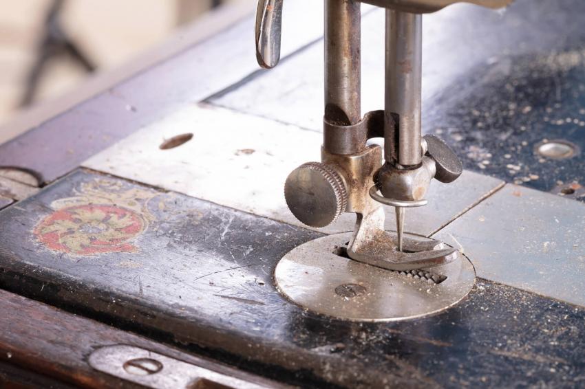 Antique Sewing Machines: A Historical Look | LoveToKnow
