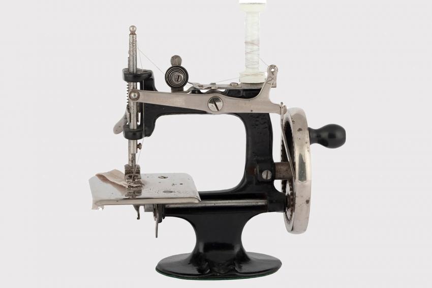 Antique Sewing Machines: A Historical Look | LoveToKnow