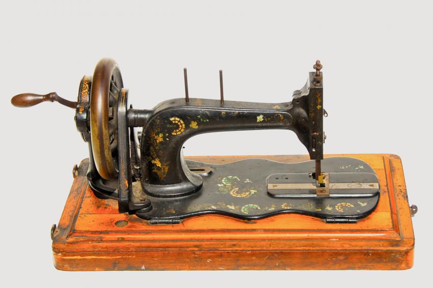 Antique Sewing Machines: A Historical Look | LoveToKnow