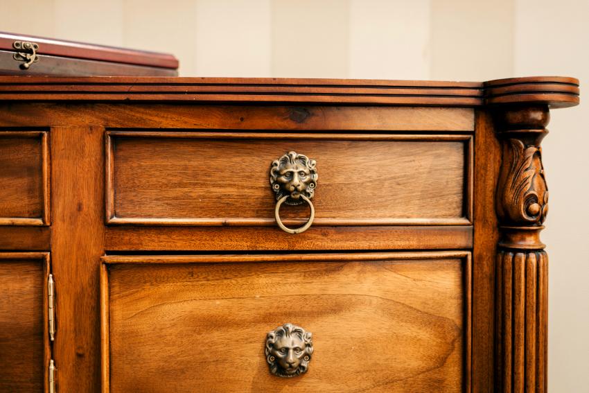 Types of Antique Drawer Pulls With Pictures | LoveToKnow