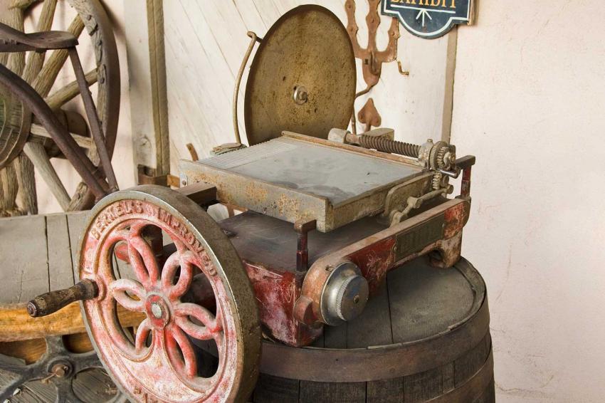 Pictures of Antique Hand Tools and Their Usage | LoveToKnow