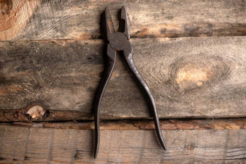 Pictures of Antique Hand Tools and Their Usage | LoveToKnow