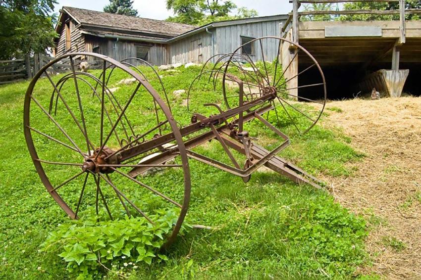 Antique Hay Rake: From Hand Tools to Tractor-Drawn | LoveToKnow