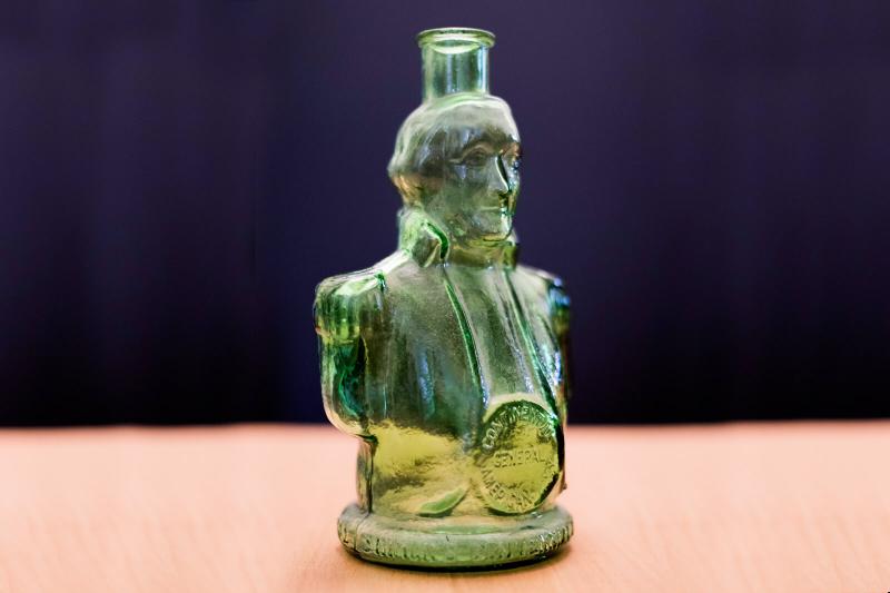 Antique George Washington Bottles: What to Look For | LoveToKnow