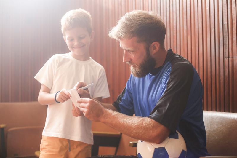 Rare Sports Autographs: Authentic Finds | LoveToKnow