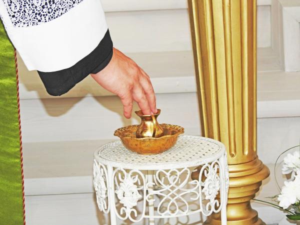 Understanding the Rite of Catholic Baptism | LoveToKnow