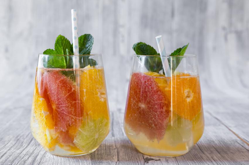 9 Sparkling Water Mocktails With Bubbles, Fizz, & Flavor | LoveToKnow