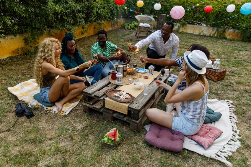 13 Picnic Decor Ideas for Cozy Couples & Posh Parties | LoveToKnow