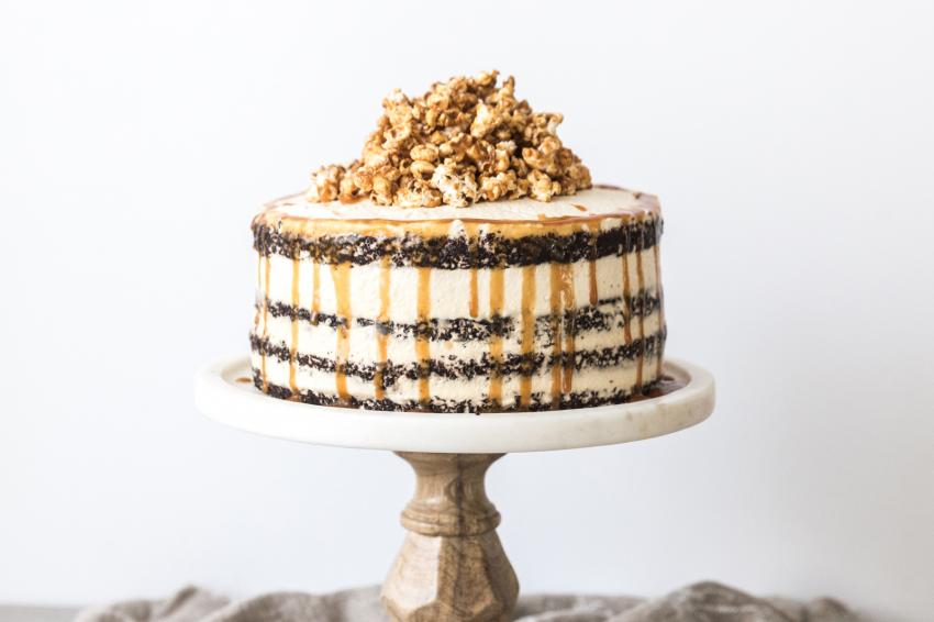 26 Naked Wedding Cakes That Are Natural Beauties | LoveToKnow