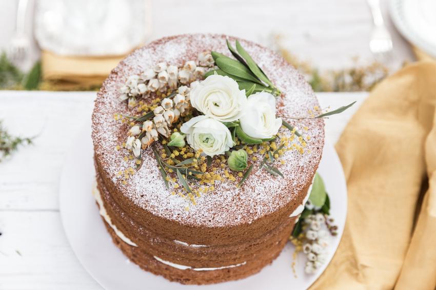 26 Naked Wedding Cakes That Are Natural Beauties | LoveToKnow