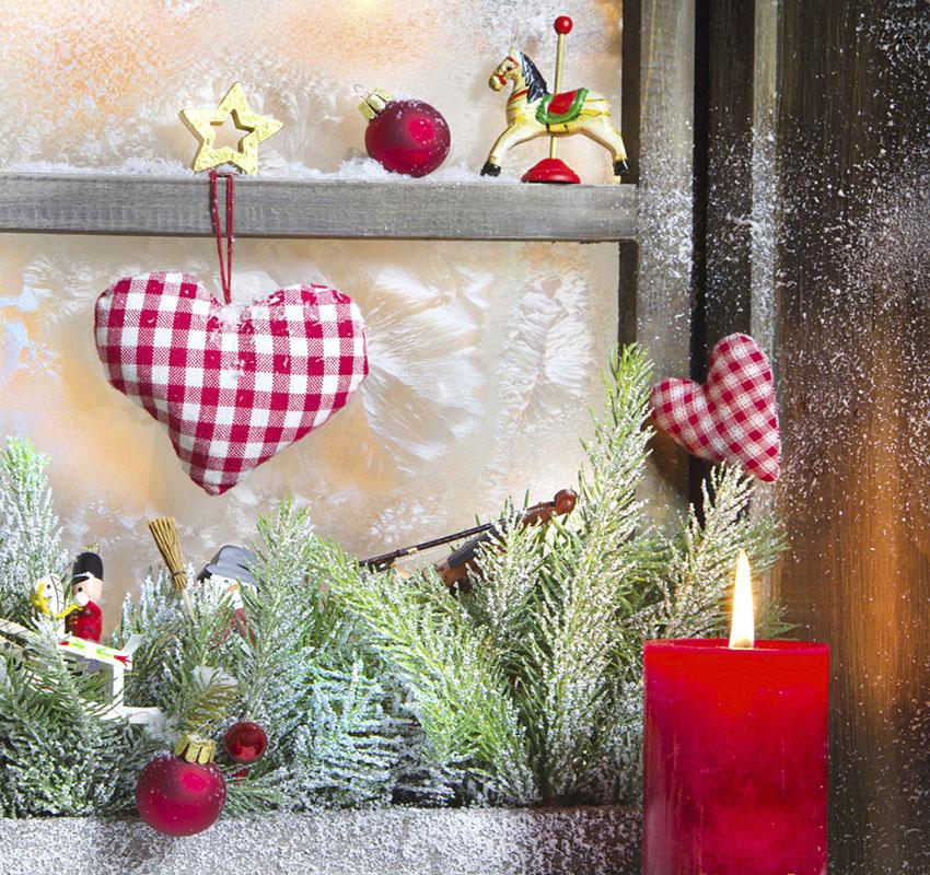 20 Inspired Christmas Window Decoration Ideas | LoveToKnow
