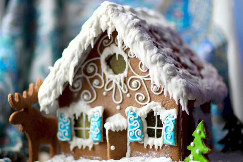 18 Fun Gingerbread House Pictures to Inspire Yours | LoveToKnow