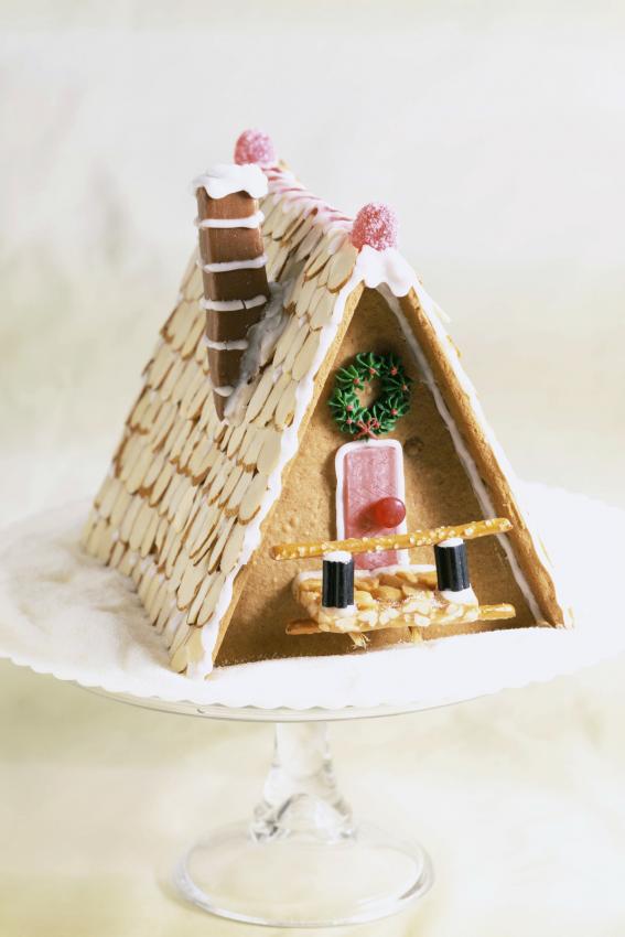 18 Fun Gingerbread House Pictures to Inspire Yours | LoveToKnow