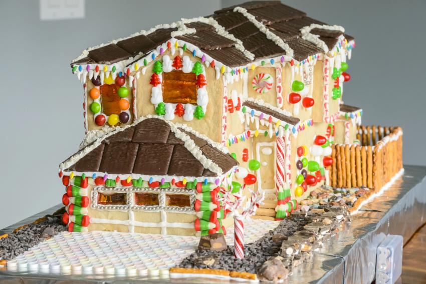 18 Fun Gingerbread House Pictures to Inspire Yours | LoveToKnow
