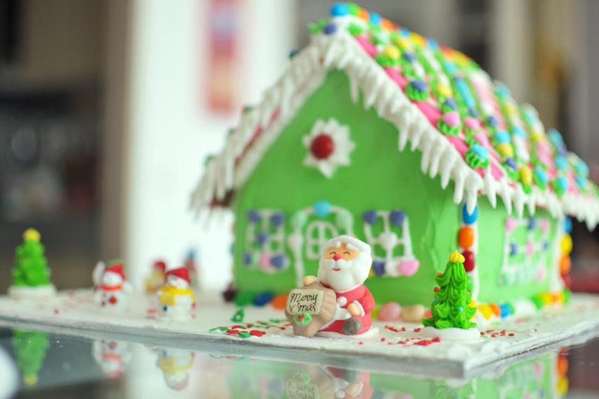 18 Fun Gingerbread House Pictures to Inspire Yours | LoveToKnow