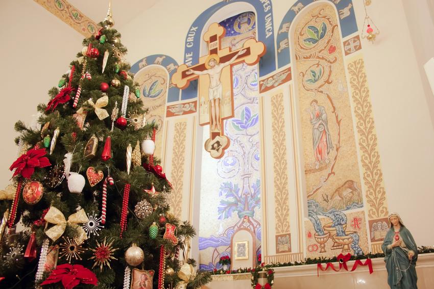 11 Clever Ideas to Make Christmas Eve Service Memorable | LoveToKnow