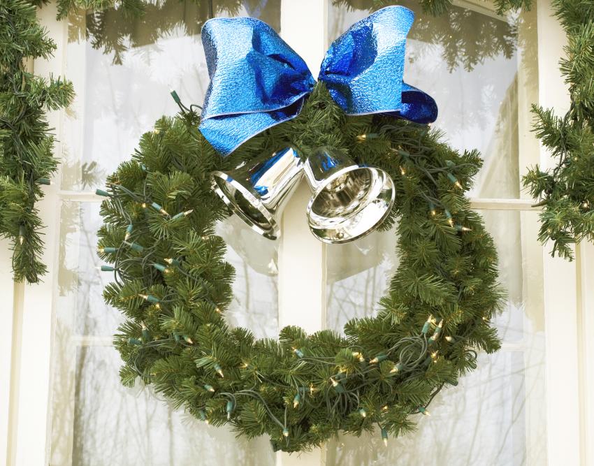 20 Inspired Christmas Window Decoration Ideas | LoveToKnow