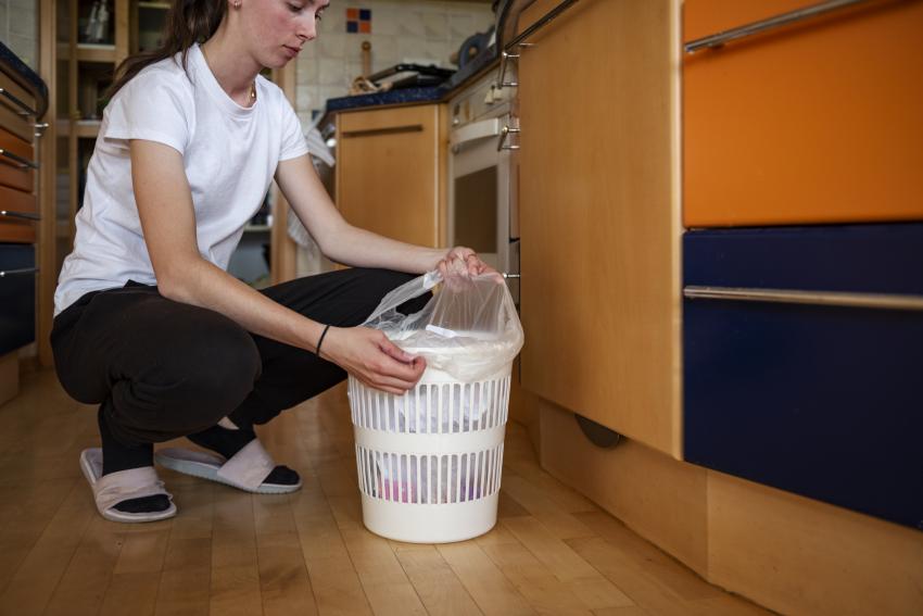 11 Easy Solutions to Eliminate Fish Odor in the House After Cooking ...