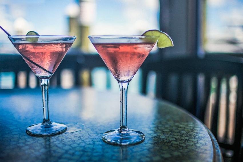 The Essential Guide to Cocktail Glasses: Every Type You Need | LoveToKnow