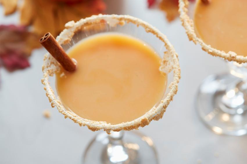 37 Girly Bar Drinks That'll Slay on Girls' Night | LoveToKnow