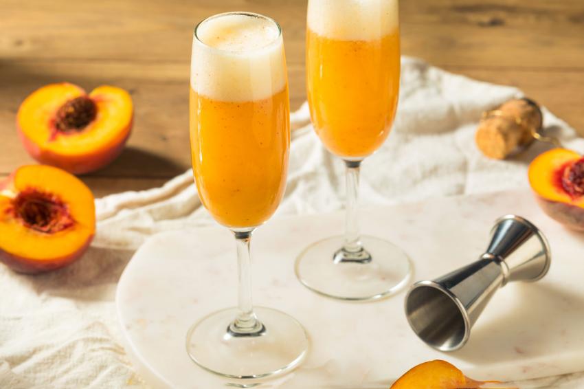 Fun Fruity Alcoholic Drinks: 19 Delicious Recipes | LoveToKnow