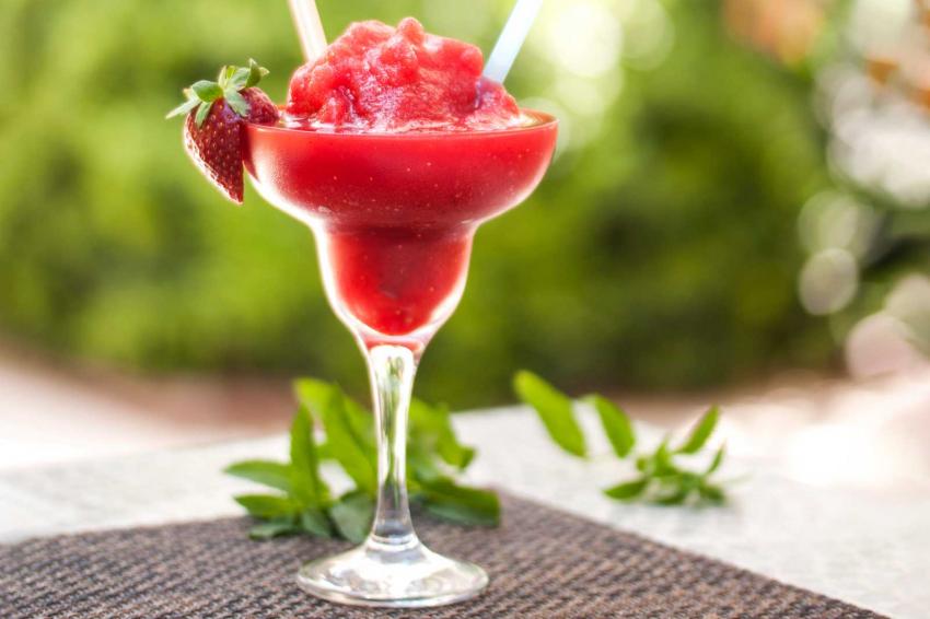 15 Frozen Daiquiri Recipes to Chill You Out This Summer | LoveToKnow