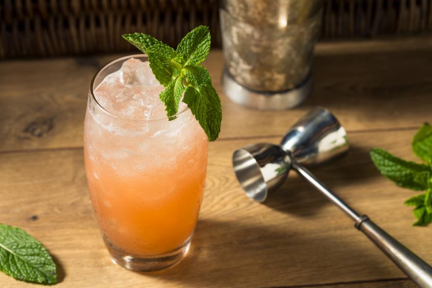 8 Spring Punch Recipes (With & Without Alcohol) | LoveToKnow