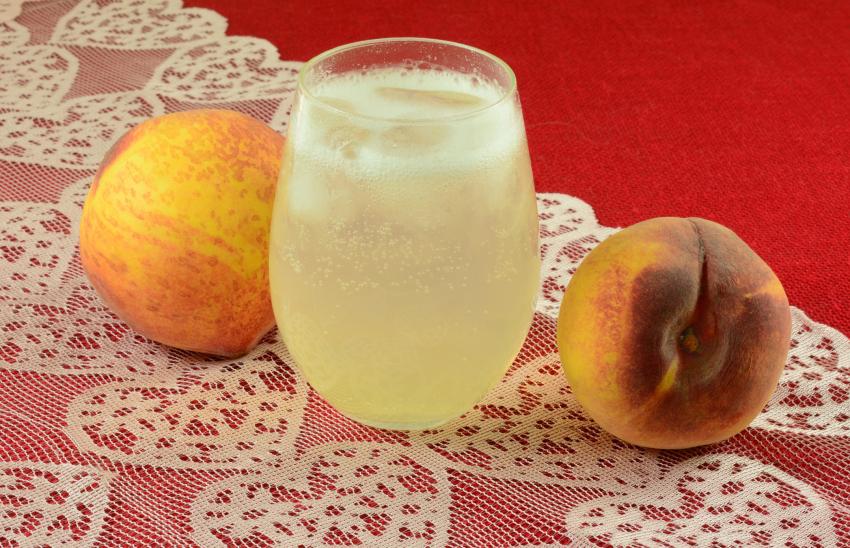 6 Light & Refreshing Seltzer Cocktails to Tickle Your Tastebuds ...
