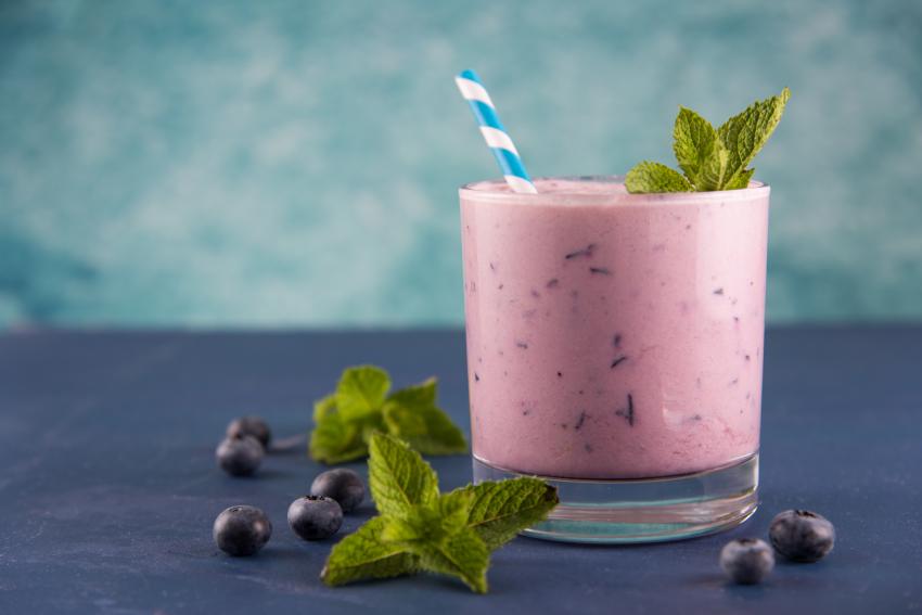 8 Boozy Smoothies That Mix Booze & Your Favorite Ingredients | LoveToKnow