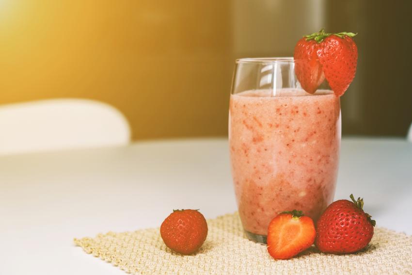 8 Boozy Smoothies That Mix Booze & Your Favorite Ingredients | LoveToKnow
