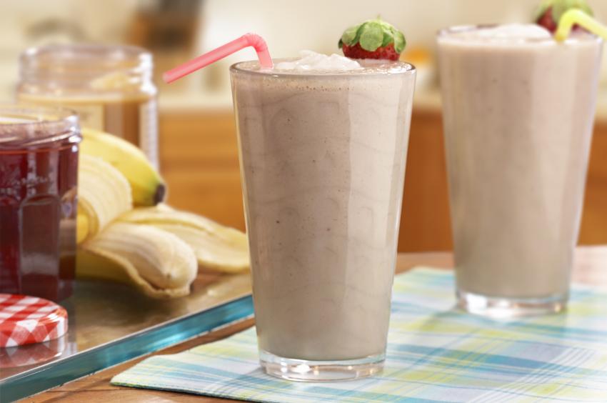 8 Boozy Smoothies That Mix Booze & Your Favorite Ingredients | LoveToKnow