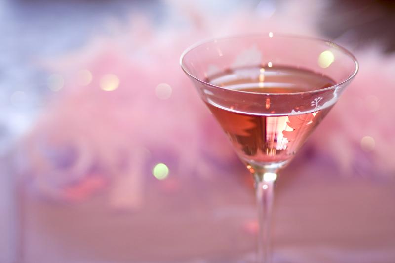 21 Pleasantly Pink Alcoholic Drinks | LoveToKnow