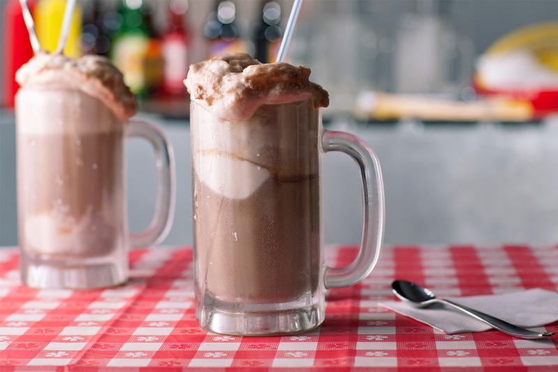 12 Boozy Floats for Instant Happiness | LoveToKnow