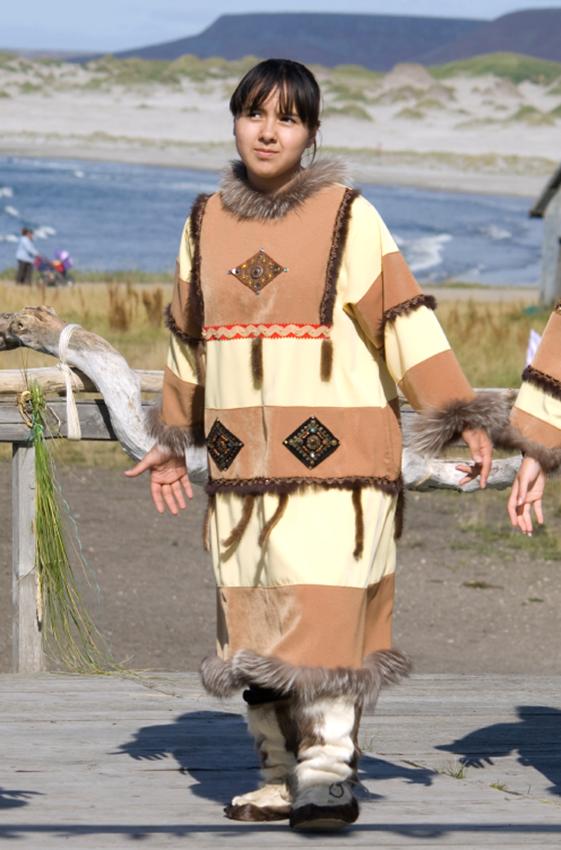 25 National Costumes to Connect to Cultures From Around the World ...