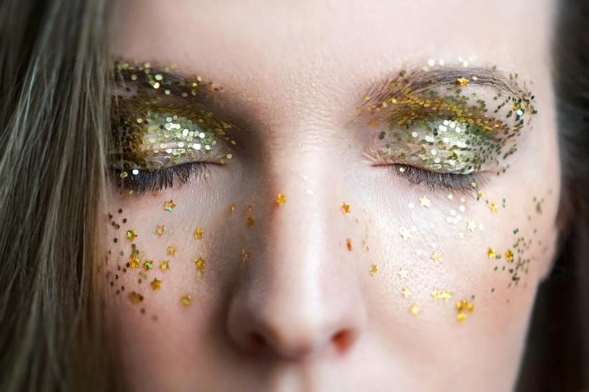 11 Halloween Eye Makeup Looks That Are Beautifully Spooky | LoveToKnow