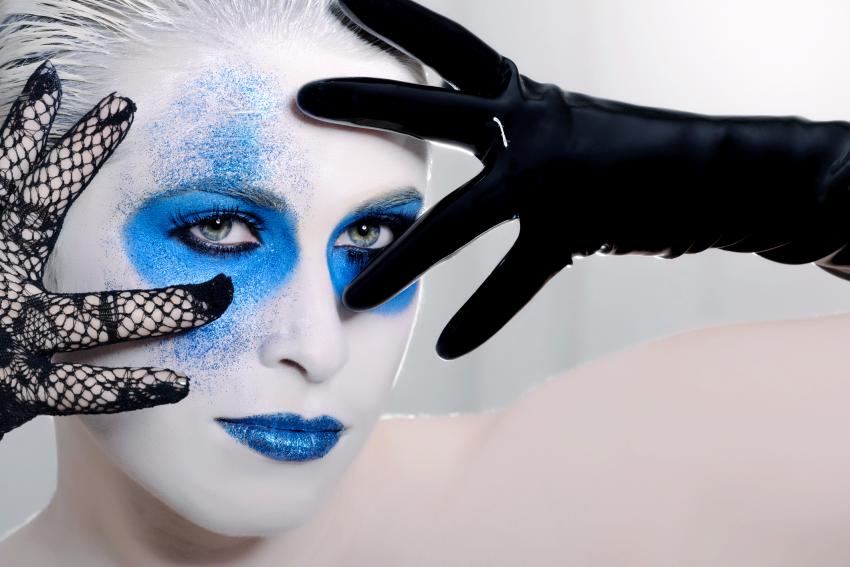 11 Halloween Eye Makeup Looks That Are Beautifully Spooky | LoveToKnow