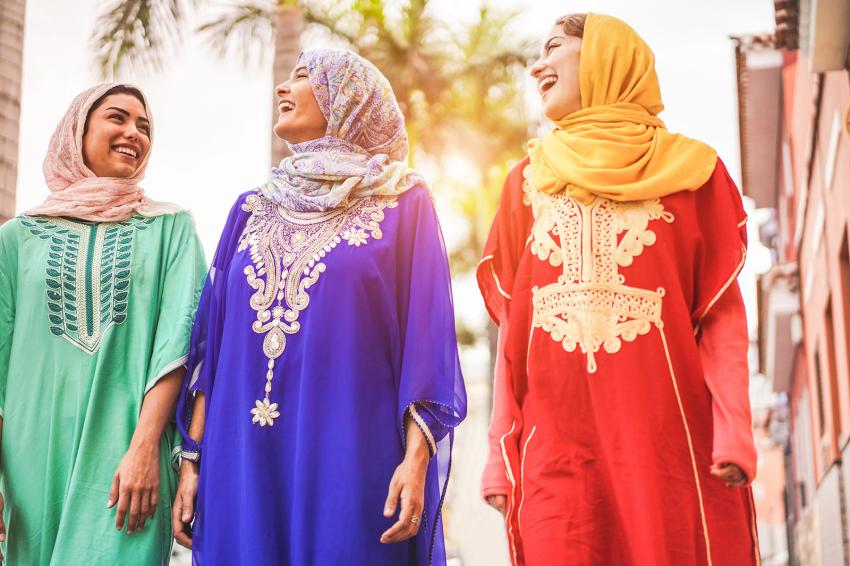 25 National Costumes to Connect to Cultures From Around the World ...