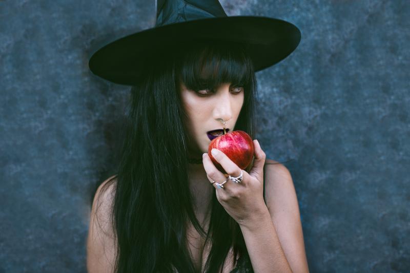 Witch Makeup Ideas to Conjure Up a Spellbinding Look | LoveToKnow