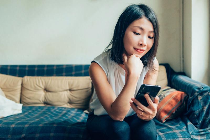 Instagram Dating: Tips for Turning Likes Into Love | LoveToKnow