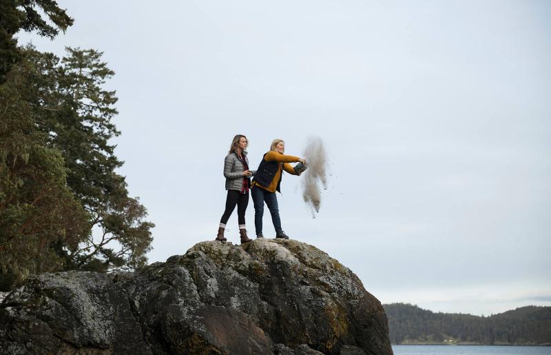 Planning a Ceremony for Spreading Ashes: 11 Meaningful Ideas | LoveToKnow