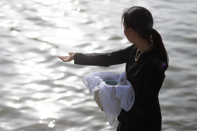 Guide to Scattering Ashes at the Beach With Beauty & Meaning | LoveToKnow