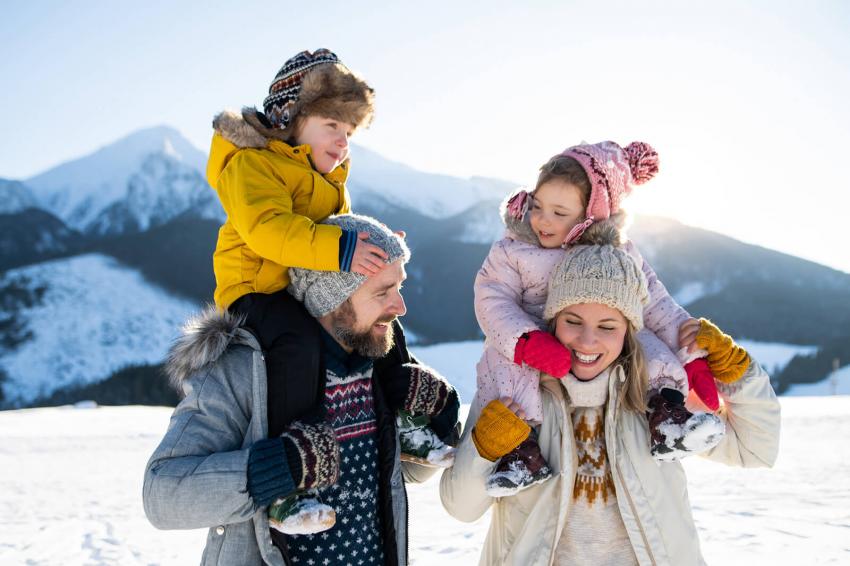 Effortless Ideas for Stunning Winter Family Photos | LoveToKnow