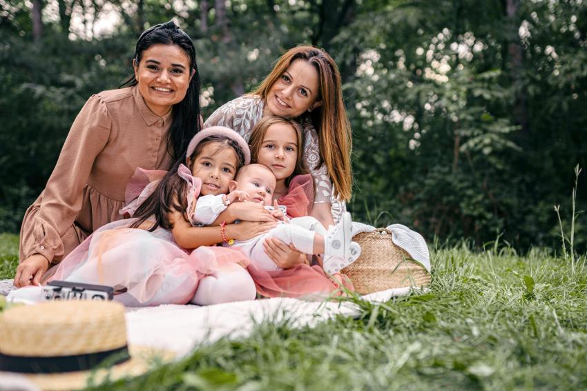 Get Stunning Spring Family Photos With These 12 Tips | LoveToKnow