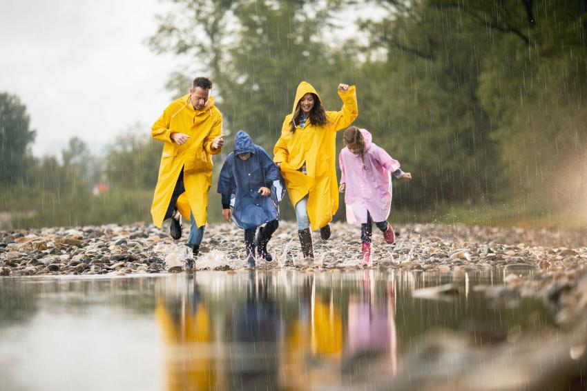 Get Stunning Spring Family Photos With These 12 Tips | LoveToKnow
