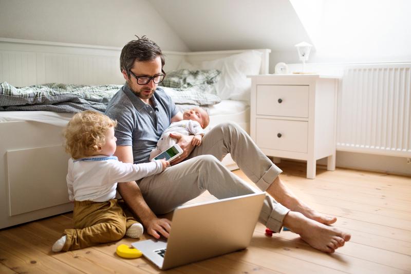 20 Stay-at-Home Dad Blogs to Share the Dad Life Journey | LoveToKnow