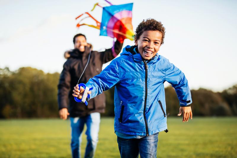 How to Fly a Kite With Your Kids (It's a Breeze) | LoveToKnow