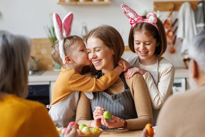 Happy Easter to Family and Friends: 60+ Upbeat Messages | LoveToKnow