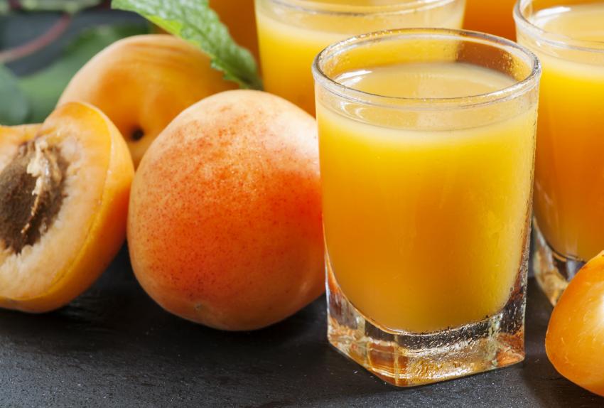 12 Palate-Pleasing Peach Crown Royal Drinks | LoveToKnow