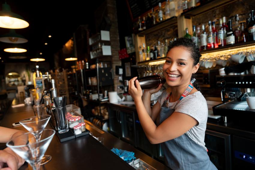 Bar Insights: 19 Things Your Bartender Wants You to Know | LoveToKnow
